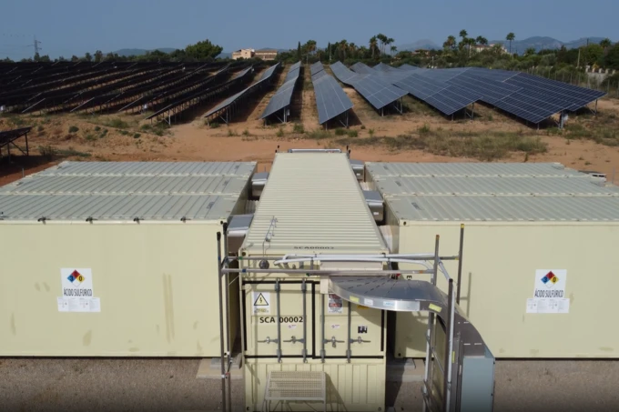 The perfect storage mix: Pumps, batteries and green hydrogen | Endesa